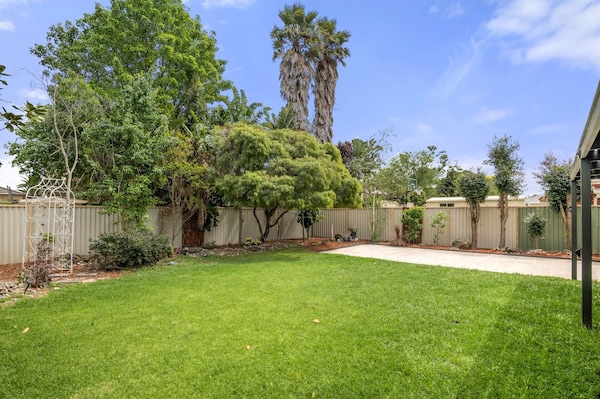 Charming 3-bed Family Home With Amazing Garden - Werribee