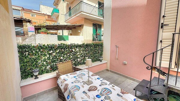 Casa Lentisco: A Bright And Sunny Apartment Which Faces The Sun And The Sea, With Free Wi-fi. - Marina di Camerota