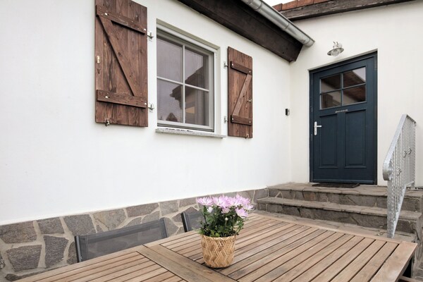 Ferienwohnung 'Haus Am See - Zur Blauen Tür' Mit Seeblick, Privater Terrasse Und Wi-fi - Templin