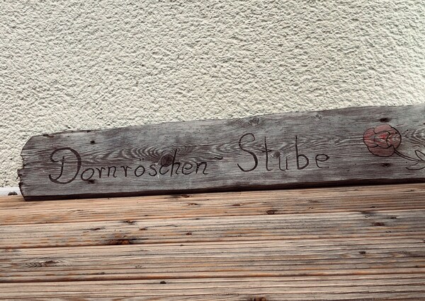 Ferienwohnung 'Dornröschenstube' Mit Gemeinschaftsgarten, Balkon Und Wi-fi - Immenhausen