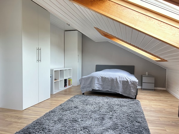 Gemütliche, Ruhige Dg-wohnung (2.og) - 5  Min. Zu öPnv - Hemsbach