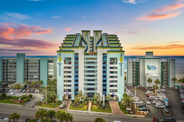 Oceanfront - Private Balcony - Lazy River - Hot Tubs - Heated Pools - Kitchen - Myrtle Beach, SC
