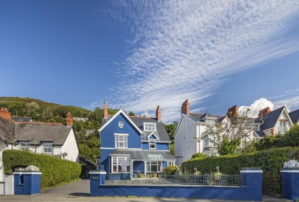 Beautiful Boutique Style 4 Bedroom Apartment Sleeps 8 -Aberdovey- Free Parking! - Aberdovey