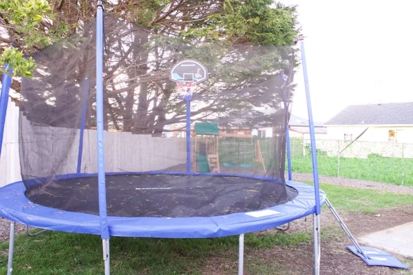 Redwoods Cul-de-sac Beach Retreat: Playground, Gazebo, Trampoline, Bbq, Firepit, Bonfire Beach! - Del Norte Coast Redwoods State Park, Crescent City