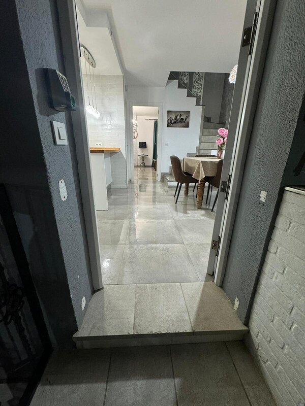 Central Family House - Gibraltar