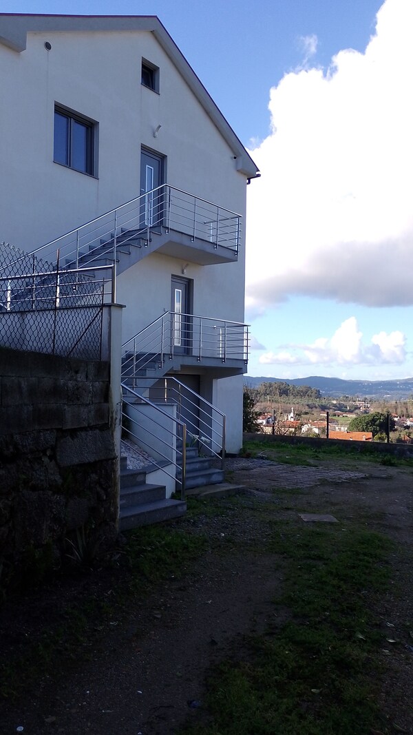 Accommodation In House With Shared Pool, 10mn From Braga. Weekly Rental - 브라가