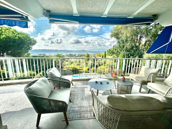 Luxury 4-bedroom Apartment In Cap D'antibes With Terrace, Sea View, And Pool - Juan-les-Pins