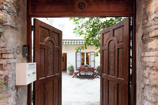 (040) Maison D'exception Au Coeur Du Vieil Antibes Avec Jardin Parking Clim - Antibes