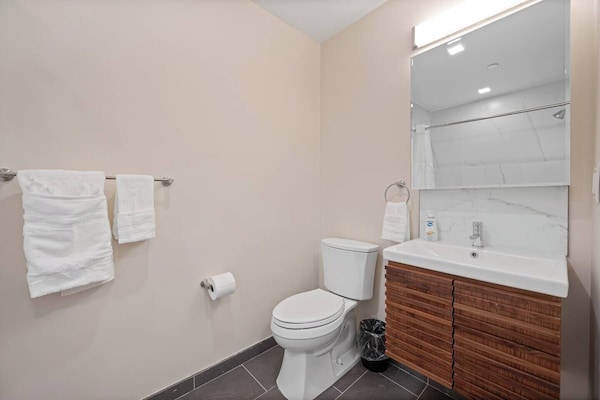 Spectacular ! 2br Free Parking ! 30 Min To Nyc ! - ニューアーク, NJ