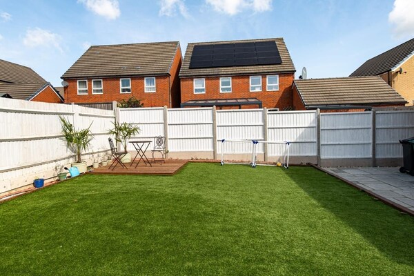 9 Bed Home Designed For Contractors And Families - Bristol