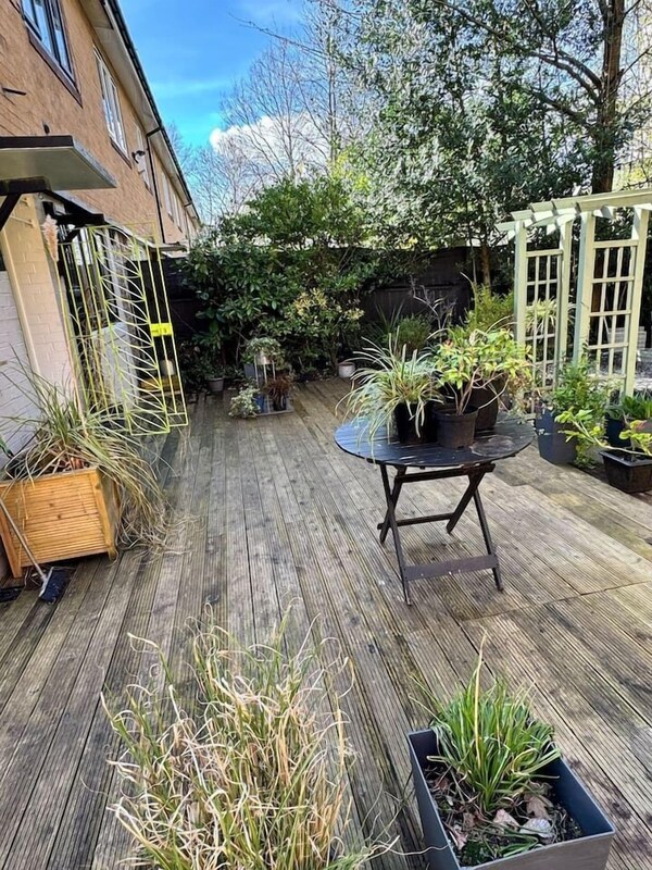 Central Manchester House With Large Garden - Manchester Metropolitan University