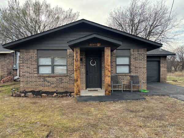 Santa Fe Depot- 3-bedroom House Near Downtown Cushing - Yale, OK