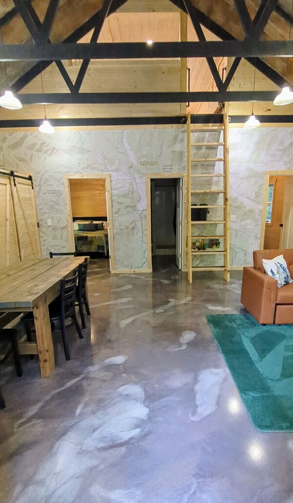 Cozy 2-br Cabin With Bonus Loft Bedroom By The Wine Trail In The Shawnee Forest! - Alto Vineyards, Alto Pass
