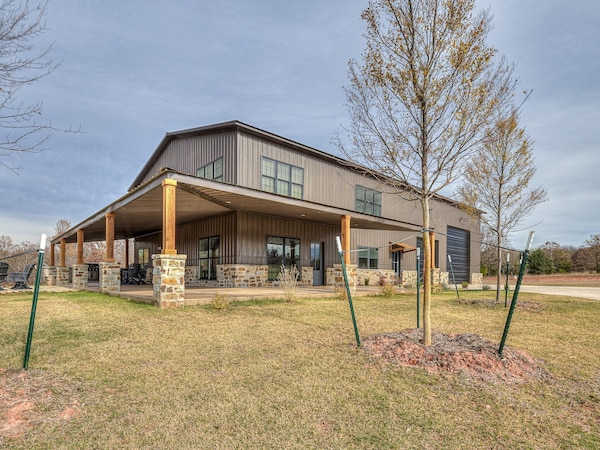 Charming 4-bedroom Cabin With 160 Acres - Pink, OK