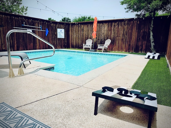 Upscale Home W/ Pool, Arcade & More! - Carrollton, TX