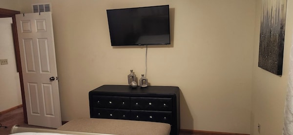 Charming 2-bedroom Condo With Wifi, Ac In Delightful Canton - Canton, OH