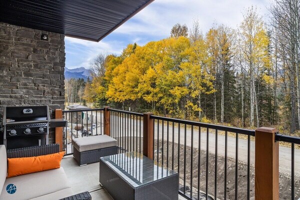 3 Bed/2 Bath Sparrowhawk Lodge-1st Floor-creekside - Alberta