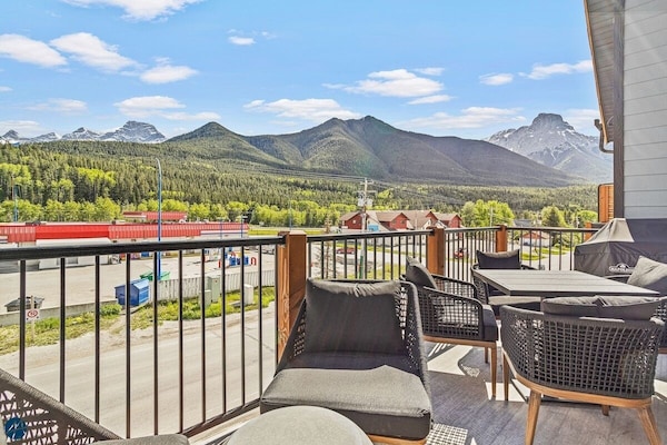 3 Bed/2 Bath Sparrowhawk Resort-top Floor-sleeps 8 - Canmore