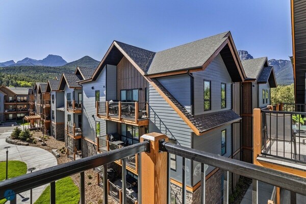 2 Bed/2 Bath Sparrowhawk-top Floor/south Facing - Canmore