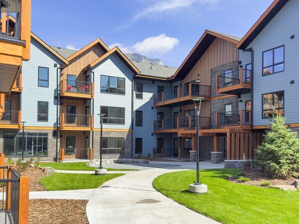 2 Bed/2 Bath Sparrowhawk-1st Floor/east Facing - Alberta