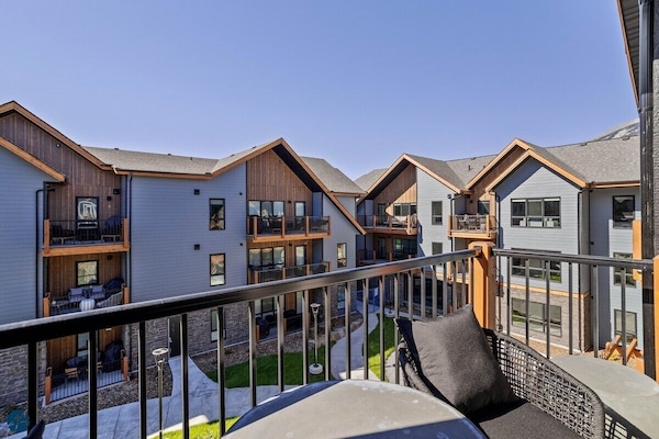 1 Bed/1 Bath Sparrowhawk-top Floor/courtyard - Canmore