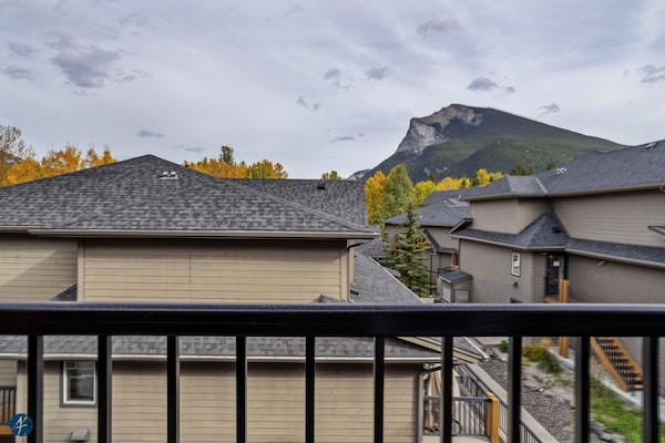 The Pearl - 1 Bed/1 Bath Sparrowhawk-top Floor/east Facing - Alberta