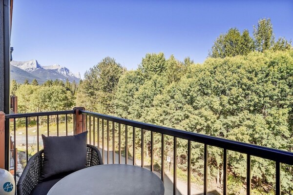 1 Bed/1 Bath Sparrowhawk-top Floor/creekside - Canmore