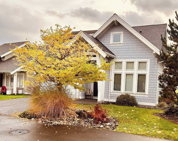 Qualicum West Coast Cottage - 브리티시컬럼비아