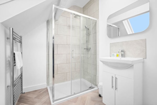 Luxury Apartment - Netflix - On Street Parking - Birmingham