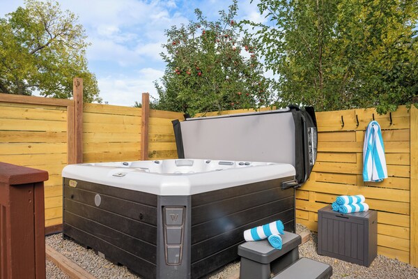 Mini Golf  Fire Pit  Hot Tub, Game House For 14 - Morrison, CO