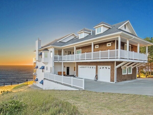 Seagull By Oceanviewhottubs Oceanfront Tesla Charging Oceanfront Shelter Cove - Shelter Cove, CA