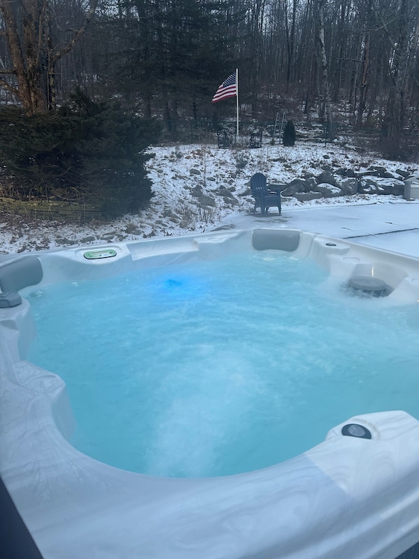 28 Acre Private Luxury Chalet-hot Tub-heated Pool-game Rooms-16 Ppl-pet Friendly - New York (staat)