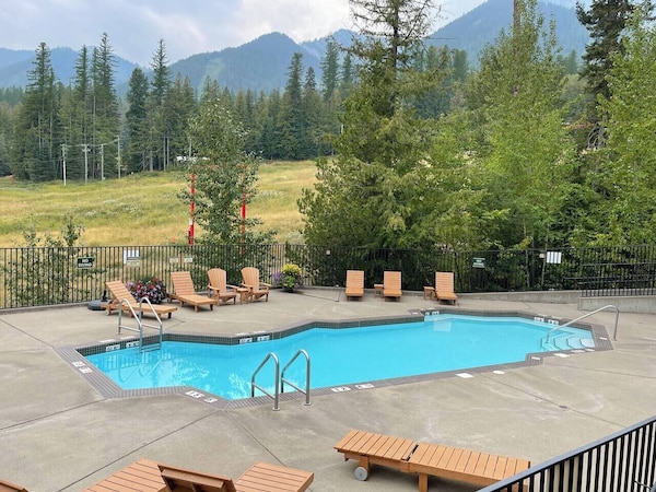 Ski In / Out L Cozy 1 Bedroom - Fernie