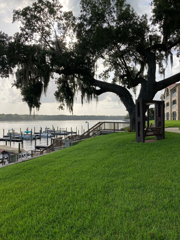 3br 2ba Riverfront Condo With A Boat Slip - Welaka State Forest, Crescent City