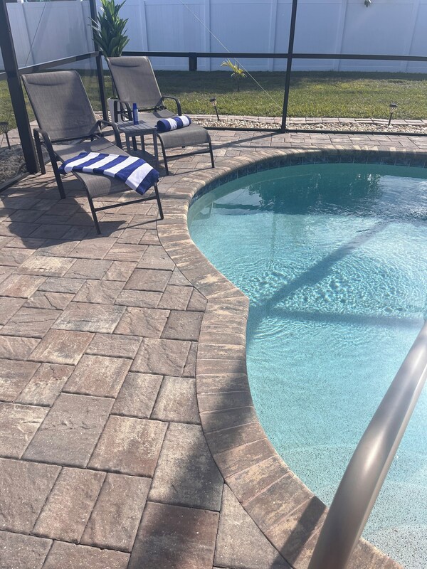 Luxurious Home - Concierge - Private Saltwater Pool - Expansive Home And Yard - Cape Coral, FL