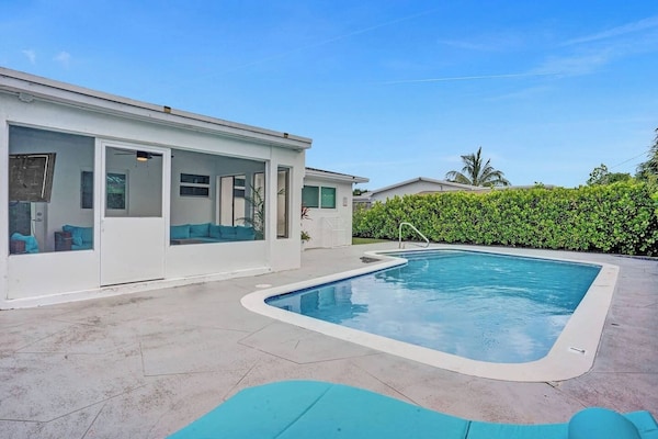 Coastal Breeze Retreat - Pembroke Pines, FL