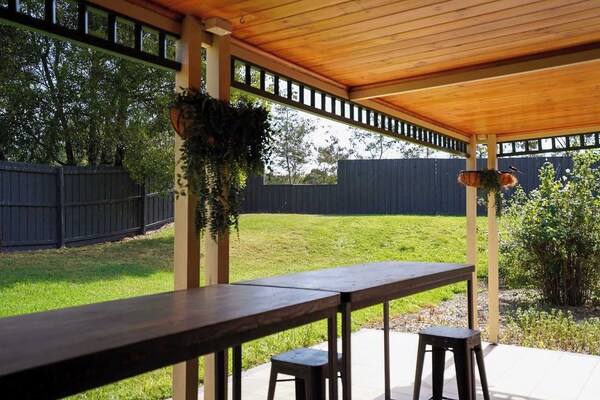 Charming Garfield Farm Stay 4br Holiday Villa - Bunyip