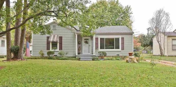 Charming 3-bedroom House With Wifi, Ac In Lovely Wichita Falls - Wichita Falls, TX