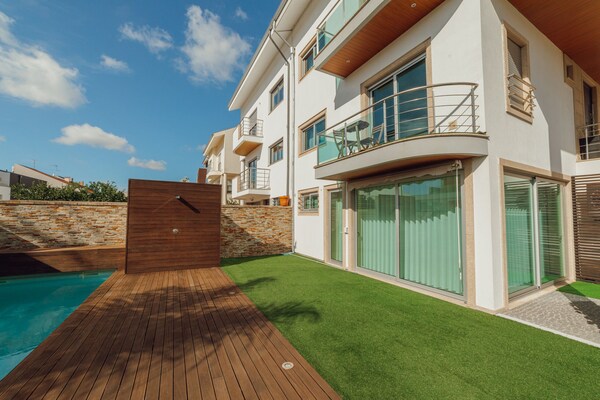 Pool & Cinema Villa By Vacationy - Valongo