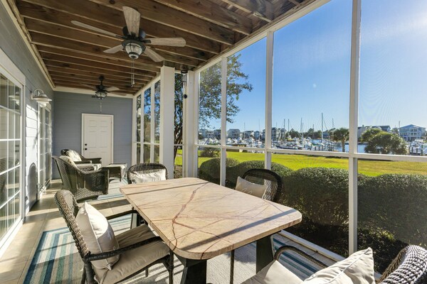 Gorgeous Views Of The St James Marina From This 1st Floor Dog Friendly Condo - Holden Beach, NC