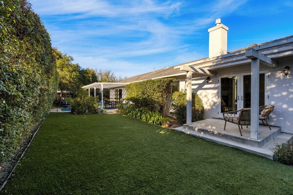 Goleta Getaway By Avantstay | Private Backyard, 1.5mi To The Beach! - Isla Vista, CA