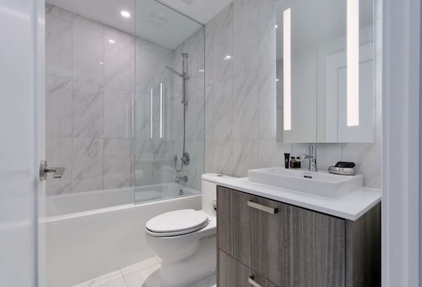 1 Bedroom/1 Bathroom Suite - Toronto