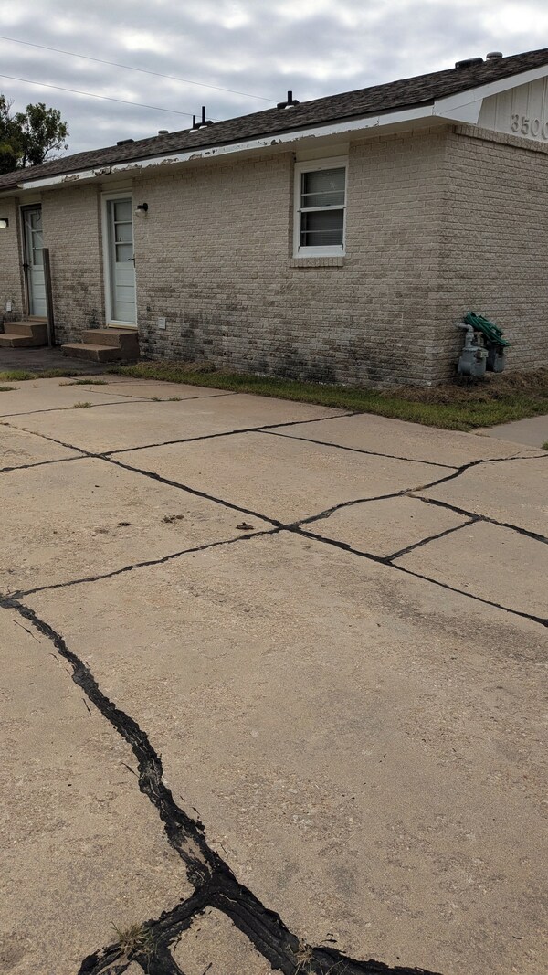Eclectic 2-bedroom Apartment In Terrific Hutchinson With Ac - Kansas