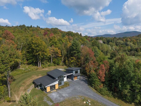 Top Of The Hill Modern Retreat - Braintree, VT