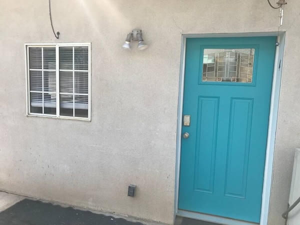 Stay And Enjoy This Spacious Yet Cozy Spot Located In The Beautiful North Valley Of Albuquerque - Rio Rancho, NM