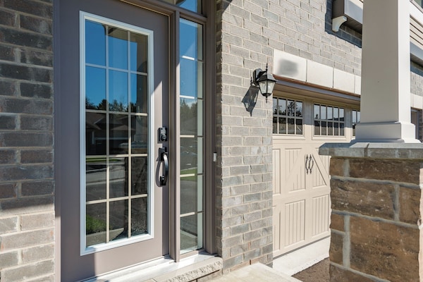 The Wabi Sabi: 5-bedrooms Luxury Golf Course Home - Kemptville