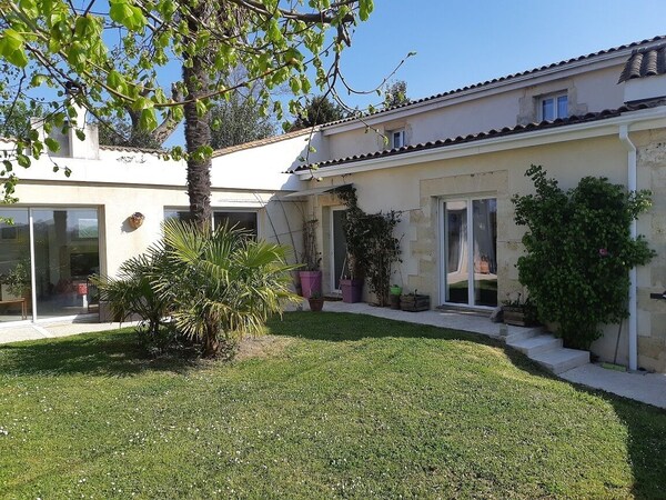 Character House, 3 Bedrooms, 3 Bathrooms, Large Living Room, Wood Burning Stove - Blaye
