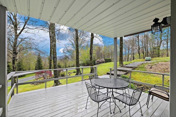Hiking Trails, King Bed, View, Recently Renovated - Beech Mountain, NC