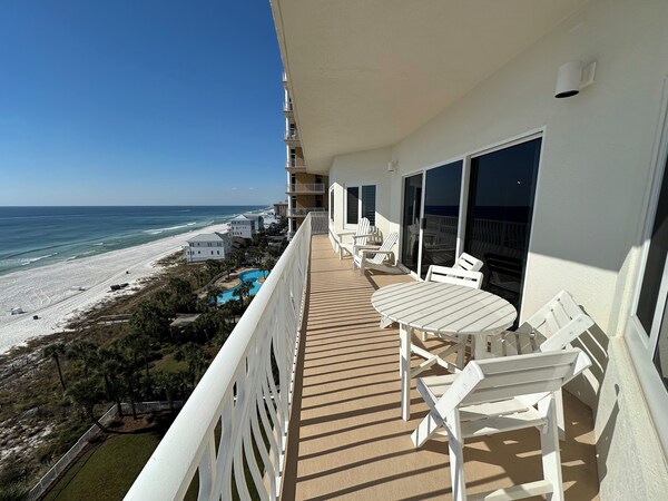 Beachfront 4br/3ba Condo On The 9th Floor With Free Beach Chairs Included! - Panama City, FL