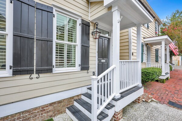 Luxurious Home W/ Pool, Parking, Steps To River Street By Lucky Savannah - Savannah, GA